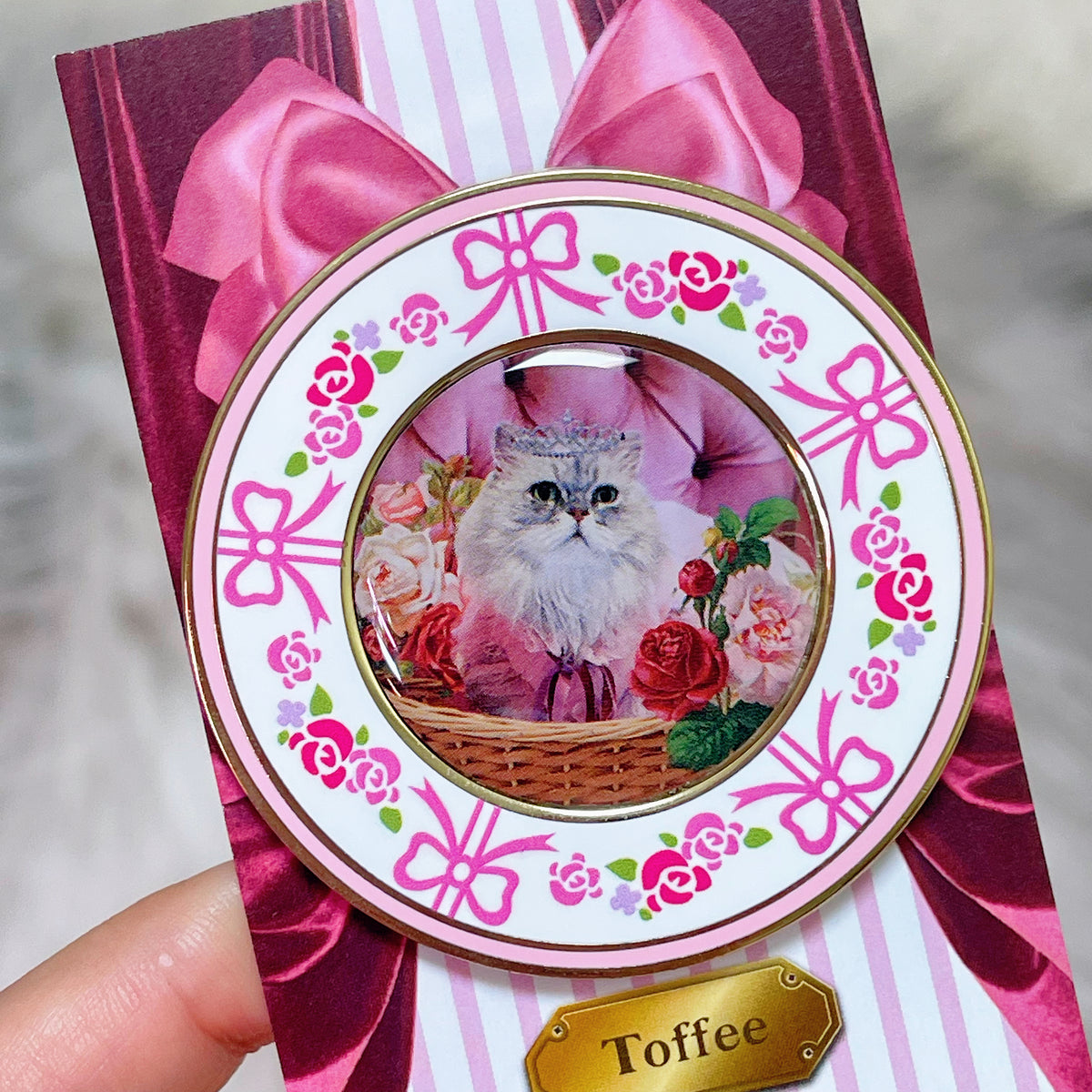 [Limited Edition] 2022 Toffee Cat Plate Pin – Mad Unicorn Studios